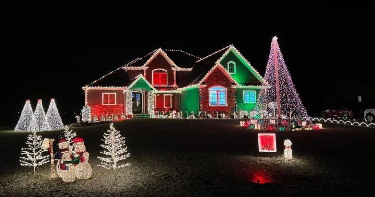 Best Christmas Lights in Northeast Ohio {2021} - You Must See This Year!