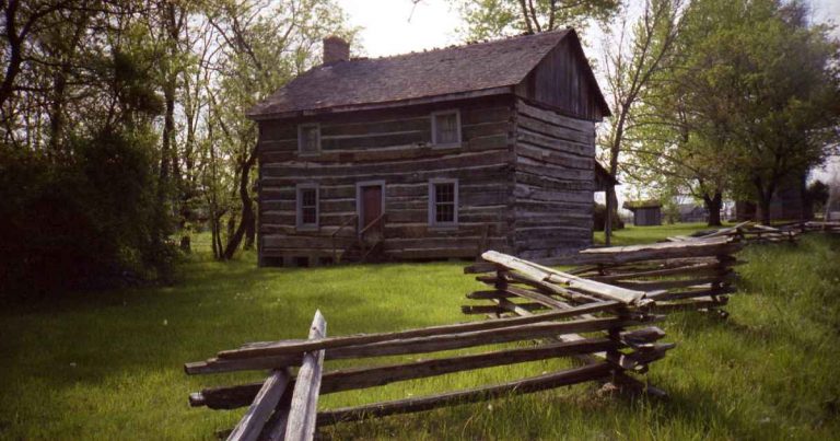 Best Small Towns in Ohio: 25 Spots You’ll Love (& What To Do There)